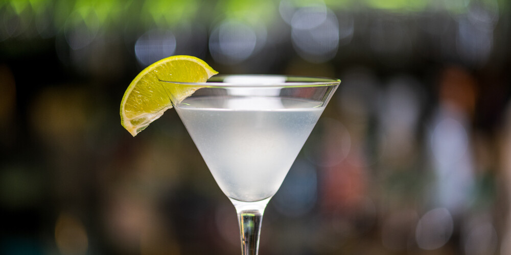 Air Mail cocktail recipe - Make Me a Cocktail