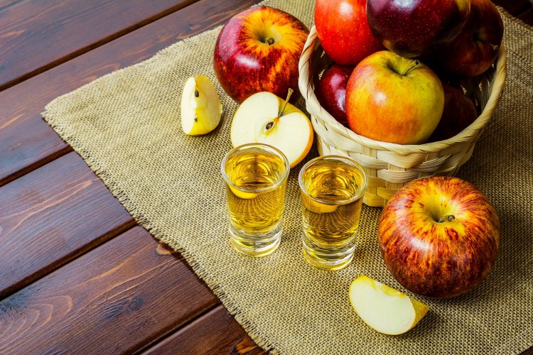 Cocktails Apple liqueur and Vodka à la pomme - Recettes & Guide d ...