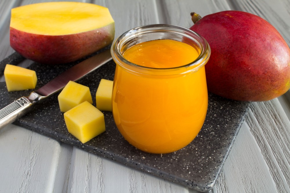 Mango-Püree and Aromatic bitters Cocktails - Make Me a Cocktail